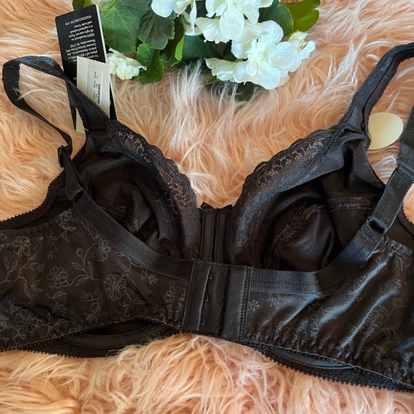 Playtex | Intimates & Sleepwear | New Playtex Secrets Signature Florals ...